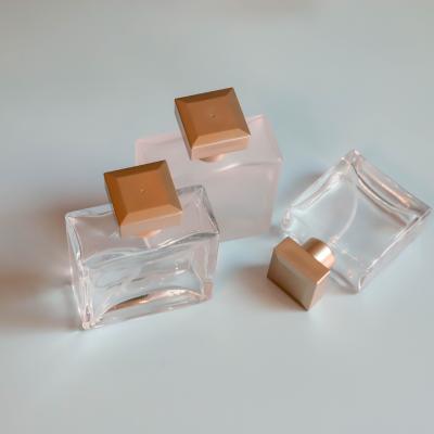 Cina Flacone spray per profumo in vetro da 25 ml, 50 ml, ricaricabile, 500 pezzi in vendita