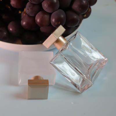 Cina Flacone spray per profumo in vetro da 25 ml, 50 ml, ricaricabile, 500 pezzi in vendita