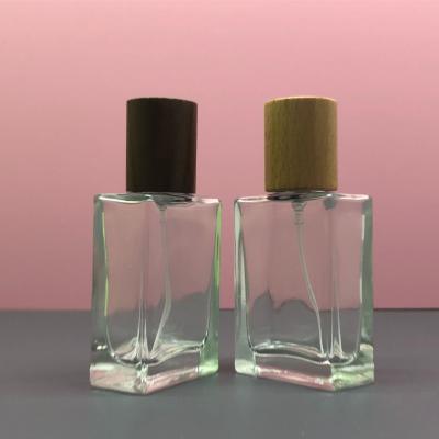 Cina Bottiglia di profumo premium da 30 ml con tappo in legno, vetro portatile vuoto, 500 pezzi in vendita