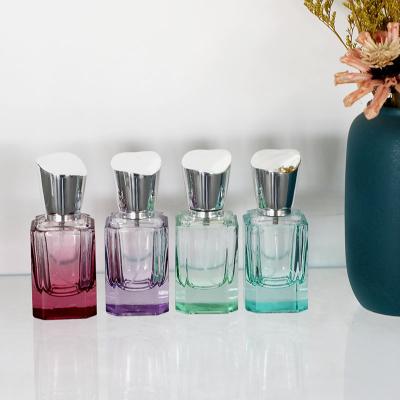 Cina Il colore quadrato della bottiglia di profumo 30ml ha spruzzato i 1000 pc trasparenti di vetro in vendita
