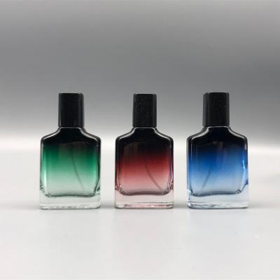 Cina Bottiglia di profumo riutilizzabile di pendenza 30ML Crystal Clear in vendita