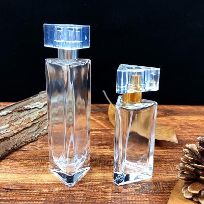 中国 三角の点の香水ガラスのスプレーのびん30ml透明な空50ml 販売のため