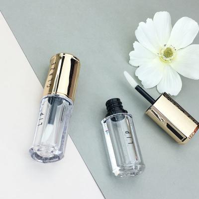 Cina Il piccolo quadrato PETG 4ml dei cosmetici spazzola i tubi di lucentezza del labbro della bacchetta di punta in vendita