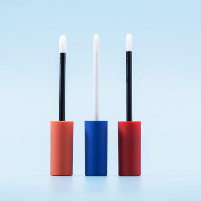 Cina Rosso di vino vuoto degli azzurri della metropolitana di lucentezza del labbro della metropolitana cosmetica unica del contenitore con il logo in vendita