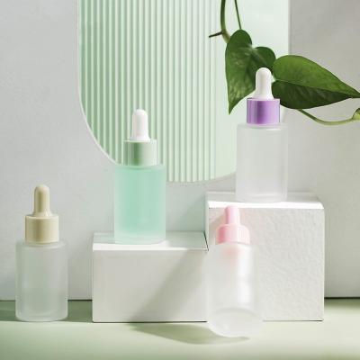 Cina Bottiglia di vetro di timbratura calda 30ml del contagoccia di aromaterapia dell'olio essenziale in vendita
