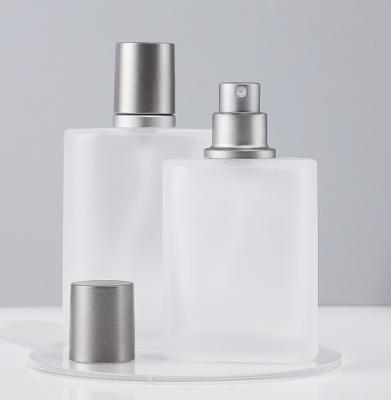 Cina IL CE di MSDS ricicla la bottiglia glassata 30ml 50ml 100ml di vetro del profumo in vendita