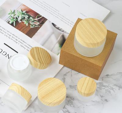 Cina MSDS ha glassato i barattoli crema cosmetici dei coperchi di bambù 10ml 15ml 20ml in vendita