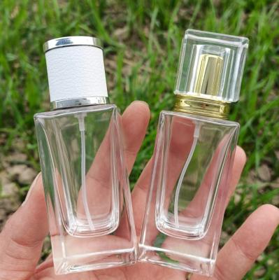 Cina ODM dell'OEM riutilizzabile della bottiglia dello spruzzo di Colonia del profumo dell'atomizzatore 50ml in vendita