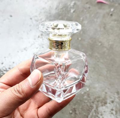 Cina OEM d'argento cosmetico della bottiglia dello spruzzo di profumo della pompa dello spruzzo della piegatura 50ml in vendita