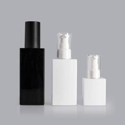 Cina Bottiglia quadrata d'imballaggio cosmetica 100ml 120ml dei contenitori di PETG in vendita
