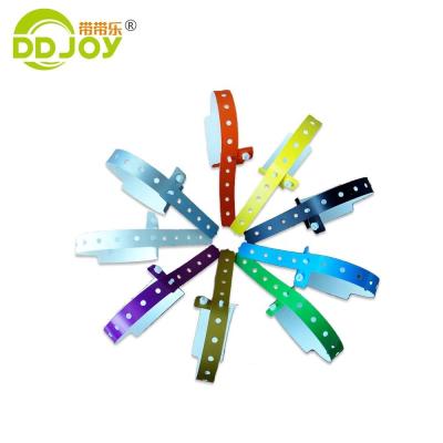 China Armbanden Juwelen Type Custom Logo Waterdicht PE Snap Lock Armband voor zwembad Te koop