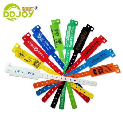China Armbanden Juwelen Type Custom Logo Waterdicht PE Snap Lock Armband voor zwembad Te koop