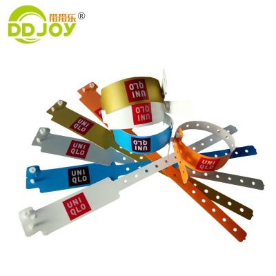 China Armbanden Juwelen Type Custom Logo Waterdicht PE Snap Lock Armband voor zwembad Te koop