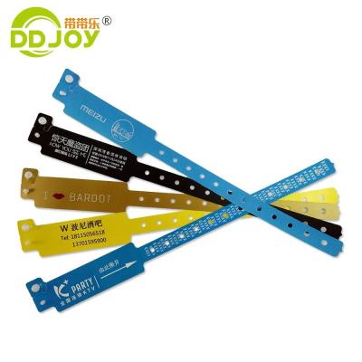China Armbanden Juwelen Type Custom Logo Waterdicht PE Snap Lock Armband voor zwembad Te koop