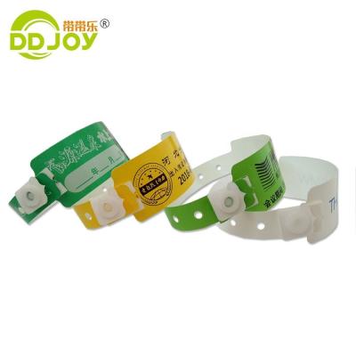 Cina Braccialetto di plastica/carta/composito per eventi di festival con stile in vendita