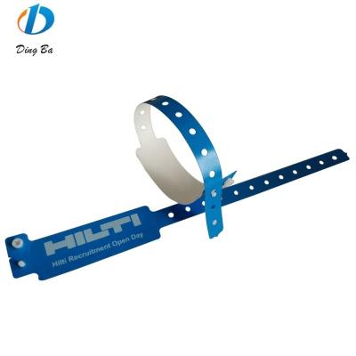 China Billete de identificación cinta de muñeca de plástico resistente al agua brazalete de identificación por menos de 1 en venta