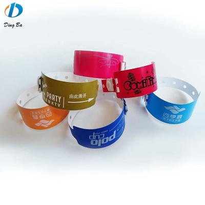 China Ticket Identificatie Band Armband Waterdicht Plastic ID Armband voor minder dan 1 Te koop