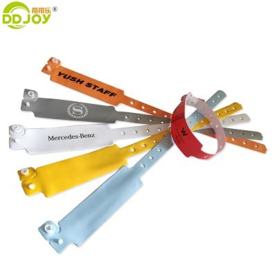 China Artificial Custom Wristband Vinyl Id Bracelet for Soft Comfortable Wear and Style for sale