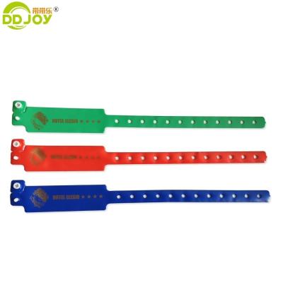 China Artificial Custom Wristband Vinyl Id Bracelet for Soft Comfortable Wear and Style for sale