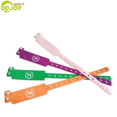 China Artificial Custom Wristband Vinyl Id Bracelet for Soft Comfortable Wear and Style for sale