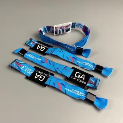 中国 オーダーメイド ロゴ サテン 織物 RFID 腕帯 ゲスト/VIP/ベンダー/メディア/STUFF/アーティストに最適 販売のため
