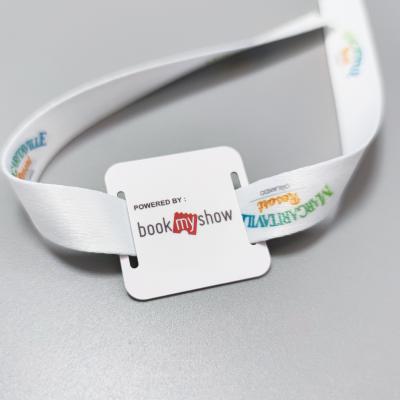 中国 オーダーメイド ロゴ サテン 織物 RFID 腕帯 ゲスト/VIP/ベンダー/メディア/STUFF/アーティストに最適 販売のため