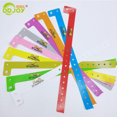 China PE Waterdicht Toegangsbewijzen Armband voor evenementen Club Park Custom Printing Logo Te koop