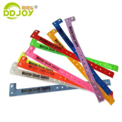 China Identificação Pulseiras de plástico de vinil fechamento personalizado cor neon para eventos festas à venda