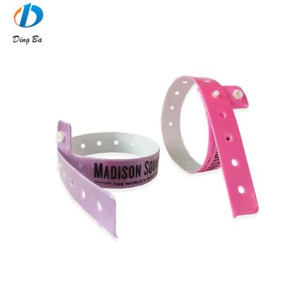 China 250*25mm/250*16mm Rood Vinyl PVC Armband Armbanden Moet hebben voor VIP Pass Toegang Te koop