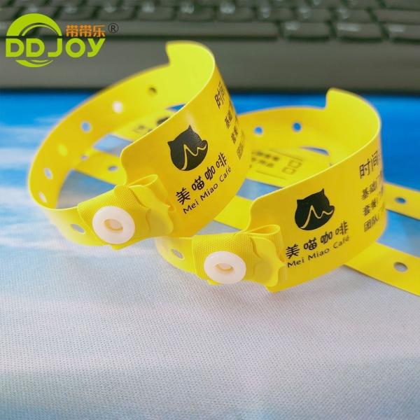 Quality Red PVC Wristband for Kids Custom Soft Plastic One Time Band Writable Vinyl for sale