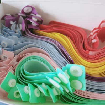 Cina Braccialetti in vinile in PVC personalizzati anti-perdita per eventi e festival in vendita