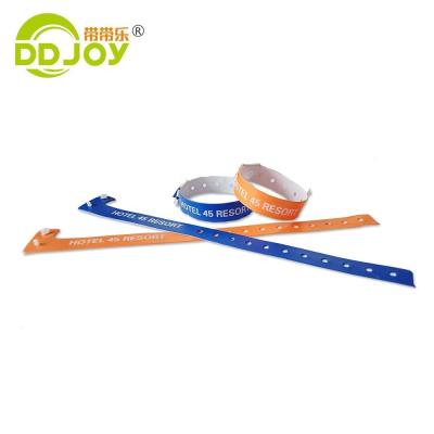 Cina Braccialetto in PVC personalizzato con codice QR per eventi in vendita