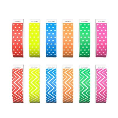 Cina Logo personalizzato Braccialetto stampato Carta impermeabile Braccialetti Tyvek per forniture di eventi in vendita