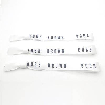 China Custom Logo Printing Armbanden Armbanden Satine Stof RFID Chip voor feestjes en evenementen Te koop