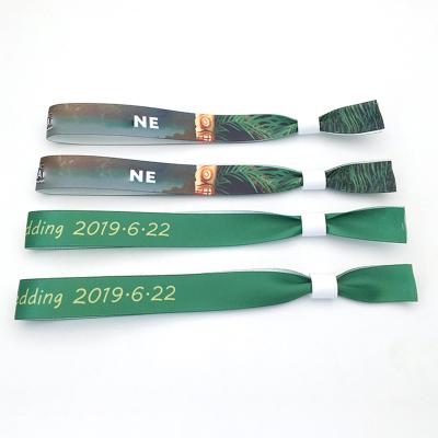 China Custom Logo Printing Armbanden Armbanden Satine Stof RFID Chip voor feestjes en evenementen Te koop