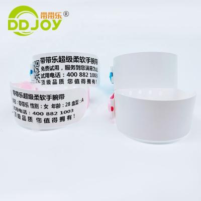 Cina Braccialetto ad alta resistenza termica VIP per bambini adulti durante eventi di networking in vendita