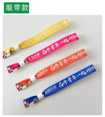 中国 パーティやフェスティバルの腕帯 ファッション 青いサテンファブリック オーダーメイドロゴ 販売のため