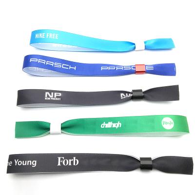 China Blaue Satin-Stoffe Einmalige Veranstaltung Festival Party Armbänder mit Logo-Druck zu verkaufen