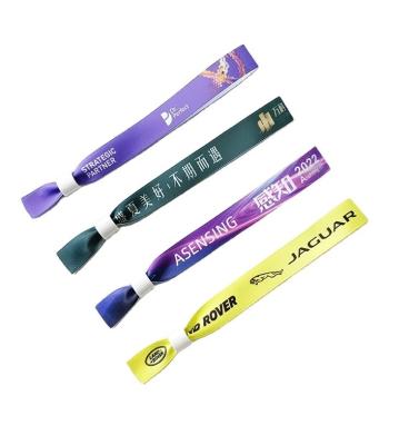 Китай Красный RFID чип Custom Logo Printing Сатинная ткань браслеты для мероприятия фестивального вечеринки продается