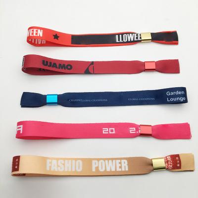 Китай Красный RFID чип Custom Logo Printing Сатинная ткань браслеты для мероприятия фестивального вечеринки продается