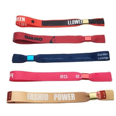 Cina Logo personalizzato Braccialetti RFID Tessuto satinato per eventi e festival Utenti finali target in vendita