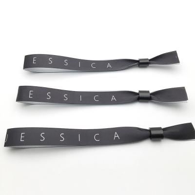 Cina Logo personalizzato Braccialetti RFID Tessuto satinato per eventi e festival Utenti finali target in vendita