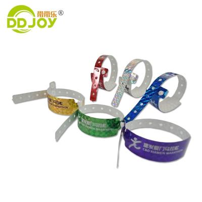 Cina Laser Glitter Holographic Plastic Party Wristband Bracelet in verde per l'evento in vendita