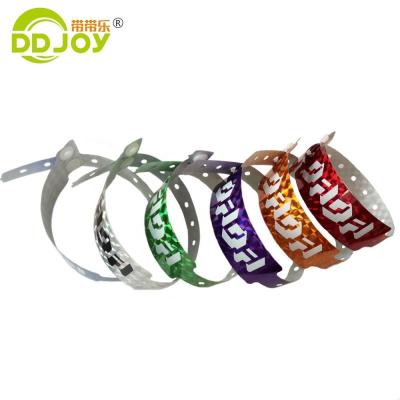 Cina Laser Glitter Holographic Plastic Party Wristband Bracelet in verde per l'evento in vendita