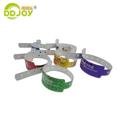 Cina Laser Glitter Holographic Plastic Party Wristband Bracelet in verde per l'evento in vendita