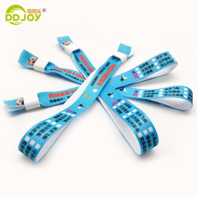 China Logotipo personalizado Poliéster Festival Satin Pulseira de fita tecida para eventos 350 * 15mm à venda