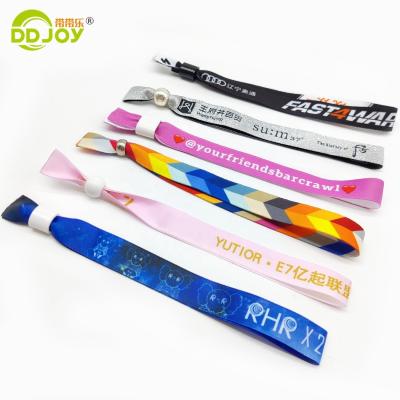China Logotipo personalizado Poliéster Festival Satin Pulseira de fita tecida para eventos 350 * 15mm à venda