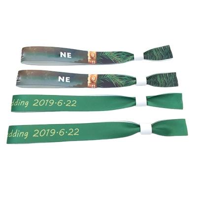 Cina Organizzazione di eventi personalizzati Festa Festa RFID Chip Satin tessuto braccialetti con stampa del logo in vendita