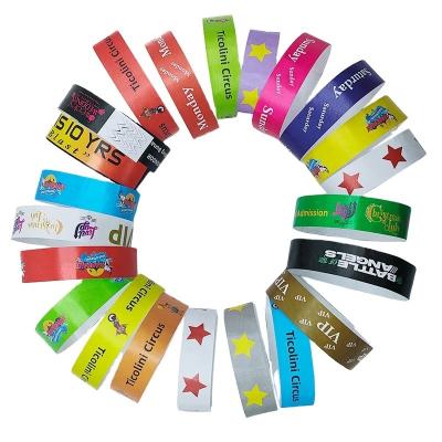 China Gele waterdichte eenmalige papieren band Tyvek polsbanden voor de identificatie van evenementen Te koop
