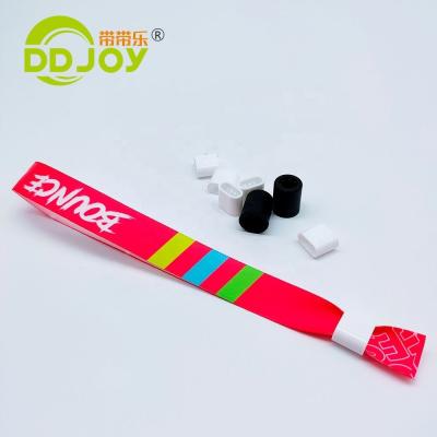China Pulseras de tejido tejido personalizadas para eventos Impresión de un solo lado y de dos lados en venta